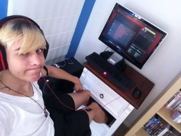 20 of the Worst PC Setups - May 2014 | ThinkComputers.org